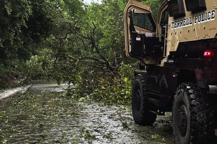 Terrell PD aids town during storm | Terrell Tribune